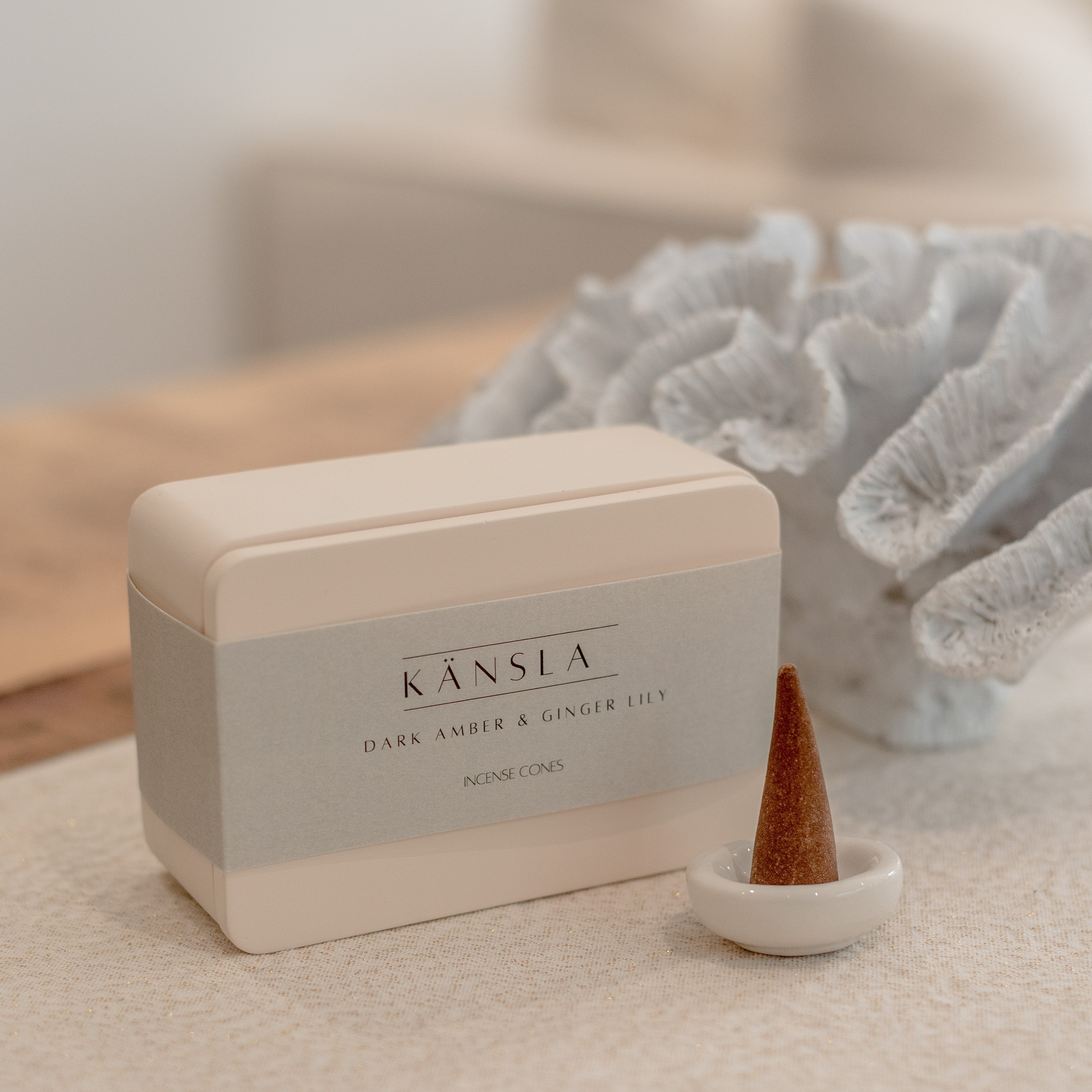 Dark Amber & Ginger Lily Incense Cones – Känsla